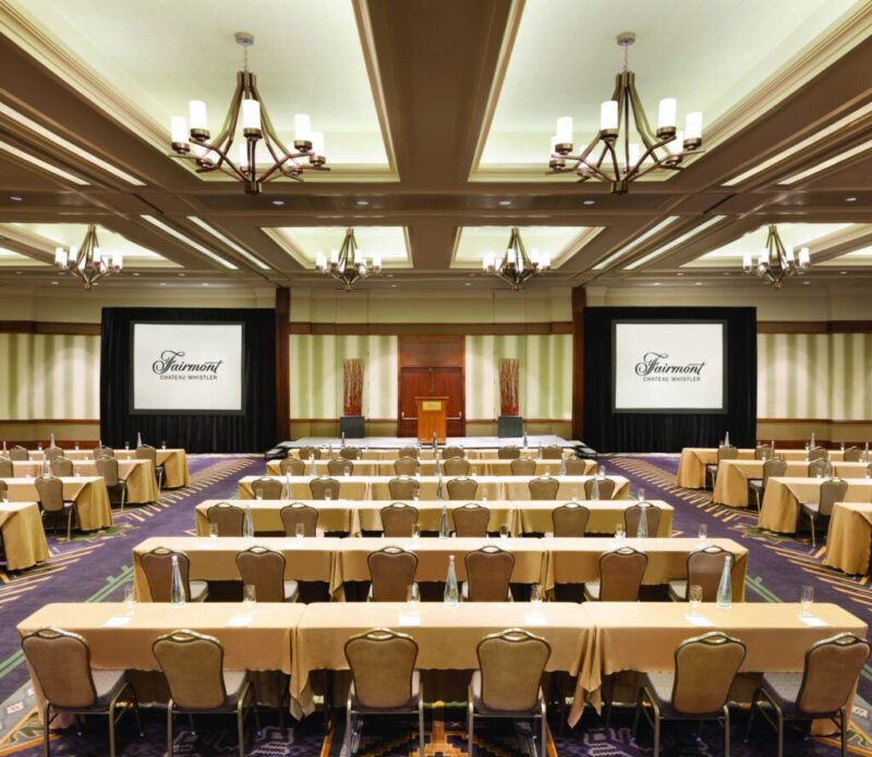 The Ultimate Convention Packing List: Essentials You Need - What Lynn Loves